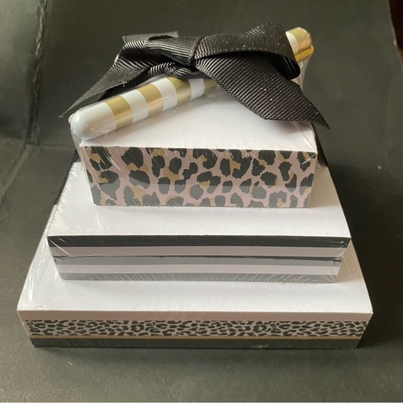Lady Jayne | Office | Lady Jayne Notepad Stack With Pen Black White ...